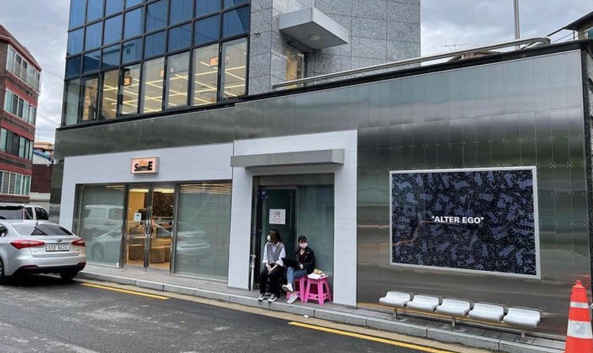 the SameE: A New Cafe At YG Entertainment | KoreaTravelPost