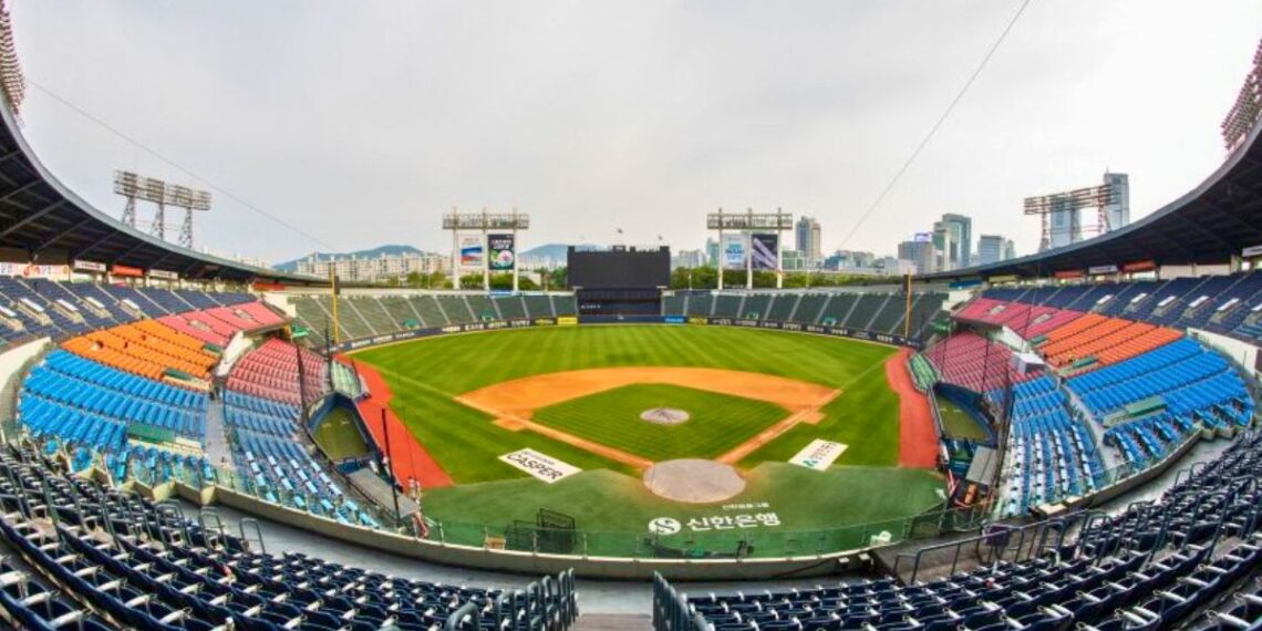 Korean Baseball Stadiums Are Becoming Entertainment Venues for Tourists