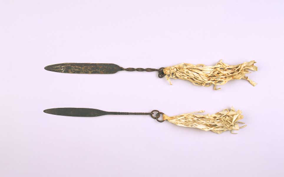 Rumi Sword Weapons From Korean Hunters, Realistic Weapons Cosplay ...